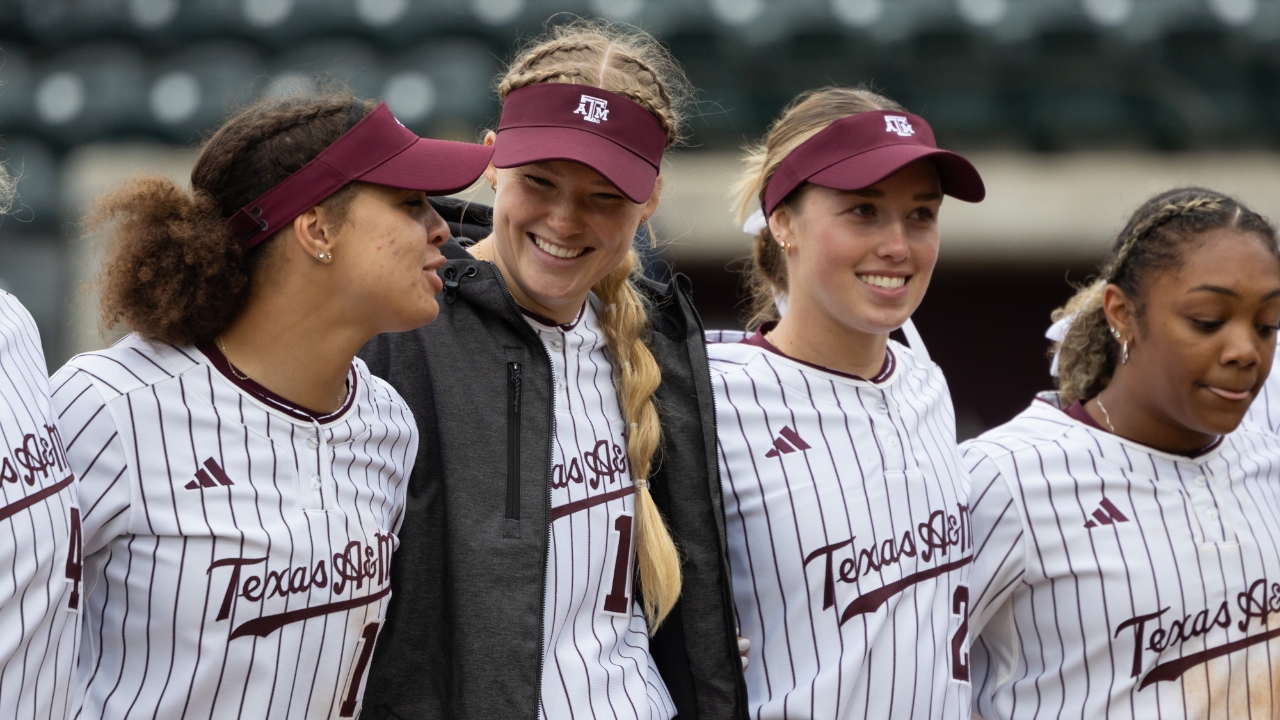 Photo Gallery: A&M starts 4-0 with perfect showing in Aggie Classic ...