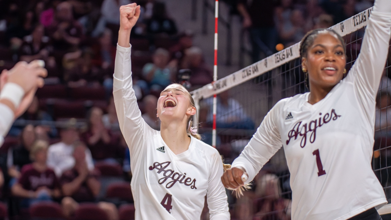 Photo Gallery: Aggie volleyball bounces back vs. Razorbacks | TexAgs