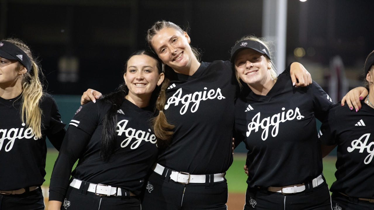 Photo Gallery: No. 7 Texas A&M's perfect showing in the Aggie Classic ...