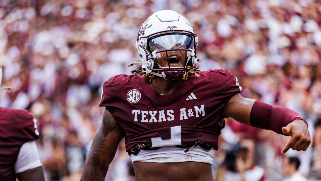 Cashius Howell joins exclusive list as a unanimous All-American | TexAgs